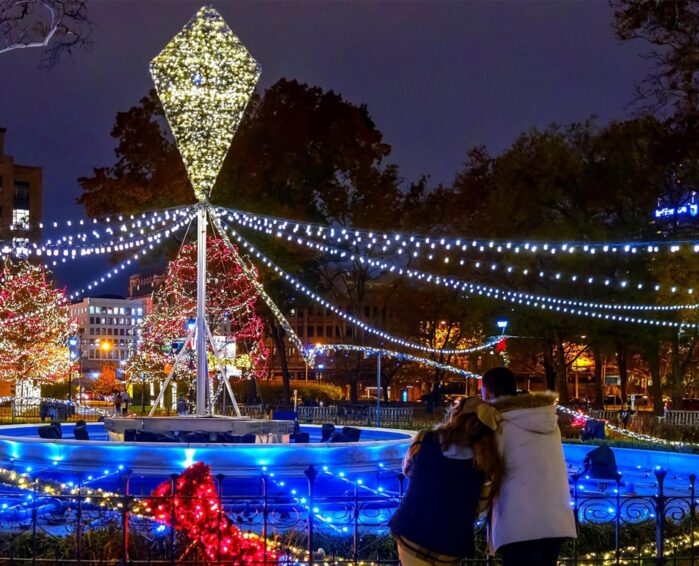 2023 Guide to Philly's Best Christmas Light Shows & Holiday Tours ...