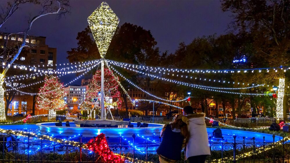 2023 Guide to Philly's Best Christmas Light Shows & Holiday Tours ...