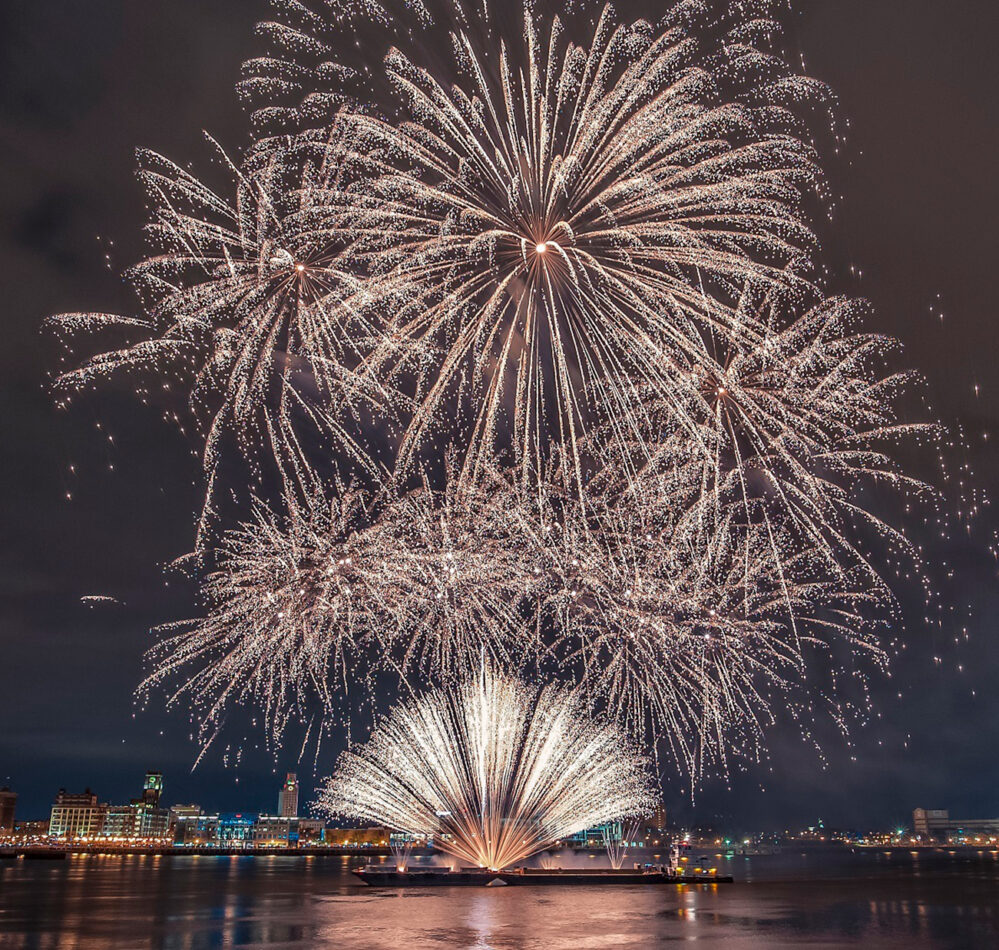 20+ Spots to Watch Fireworks on Philly's Delaware River Waterfront ...